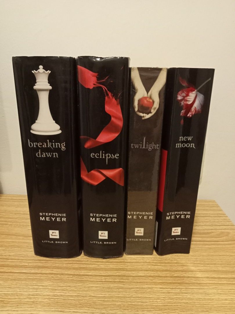 Twilight Saga Book Series set, Hobbies & Toys, Memorabilia ...