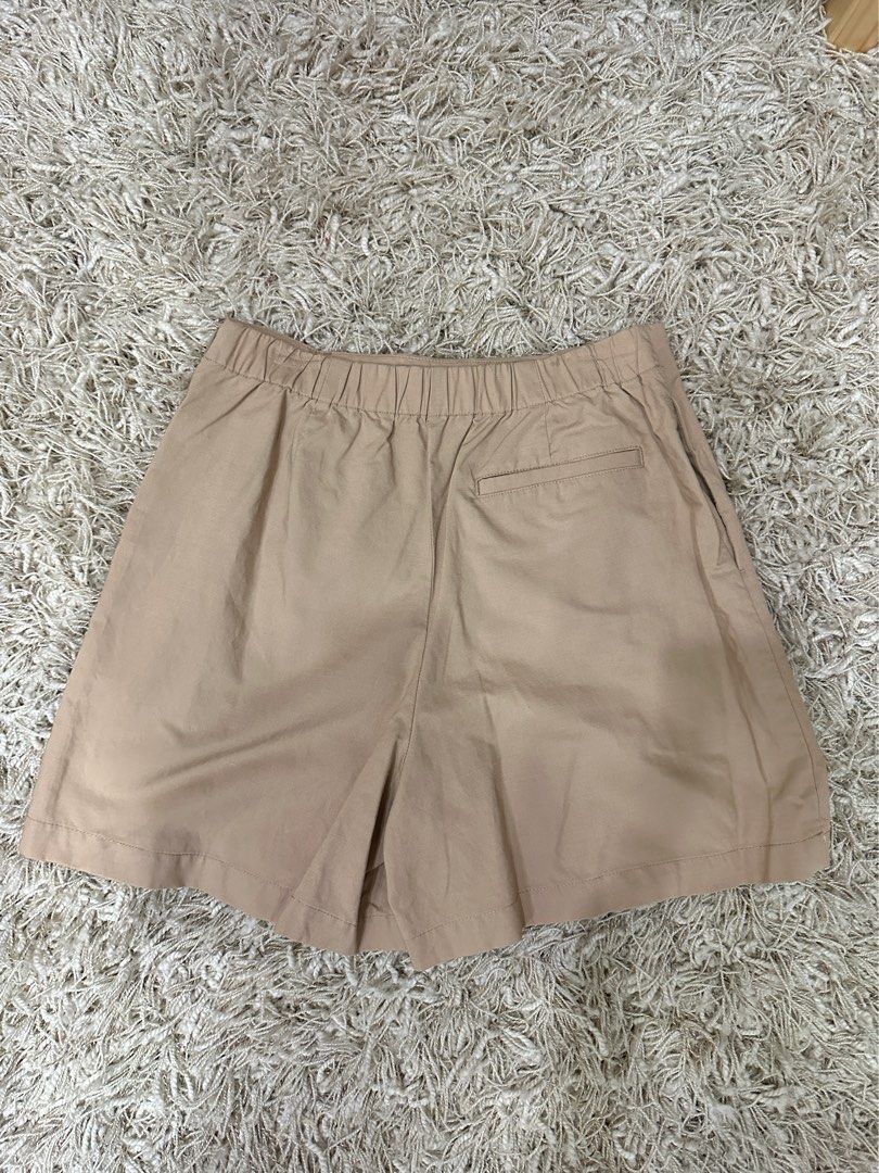 Uniqlo beige skorts, Women's Fashion, Bottoms, Skirts on Carousell