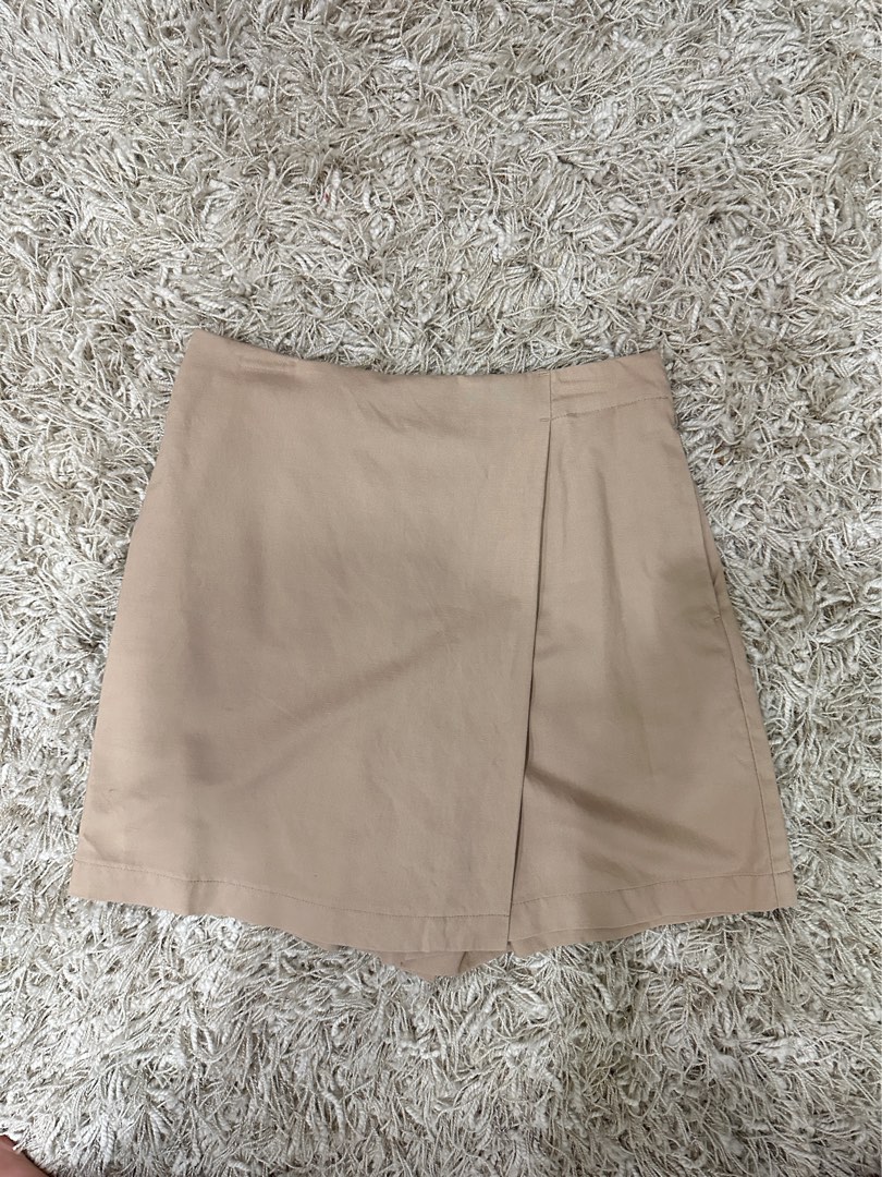 Uniqlo beige skorts, Women's Fashion, Bottoms, Skirts on Carousell