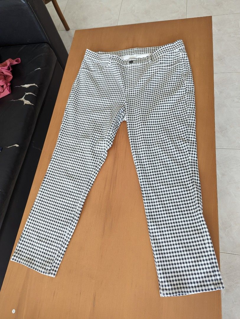Uniqlo Black and white Checkered pants, Women's Fashion, Bottoms, Jeans ...