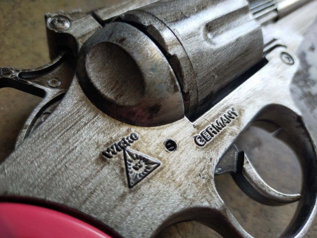 Vintage Lucky Luke die-cast toy gun, Hobbies & Toys, Toys & Games on ...