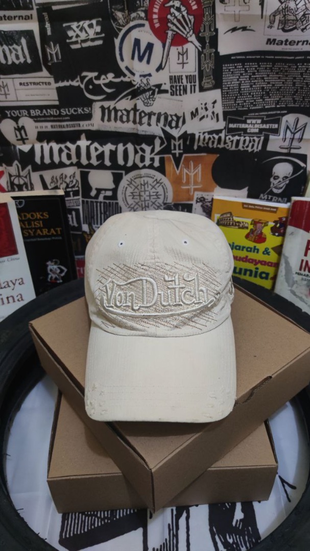 VonDutch Ripped Cream 32, Fesyen Pria, Aksesoris, Topi di Carousell