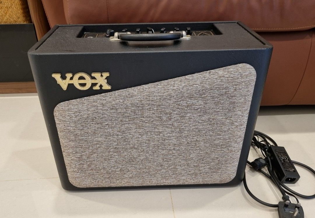 Vox AV15 amplifier for electric guitar hybrid analog tube amp, Hobbies ...