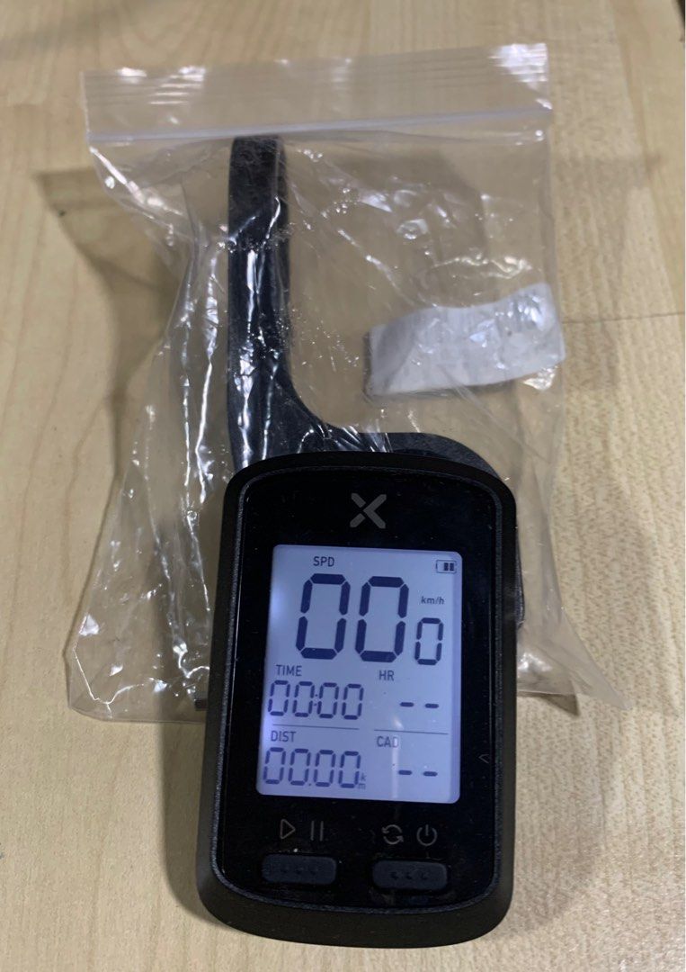 XOSS speedometer (mount and manual book included), Sports Equipment ...