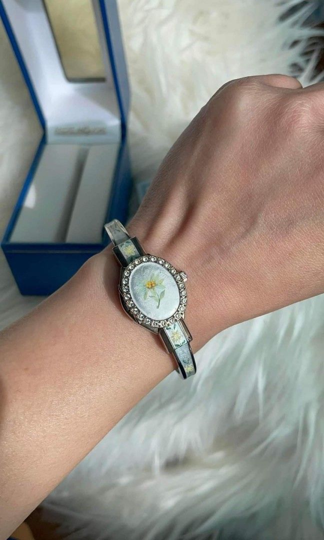 Andre Mouche Swiss Cameo Watch, Women's Fashion, Watches & Accessories ...