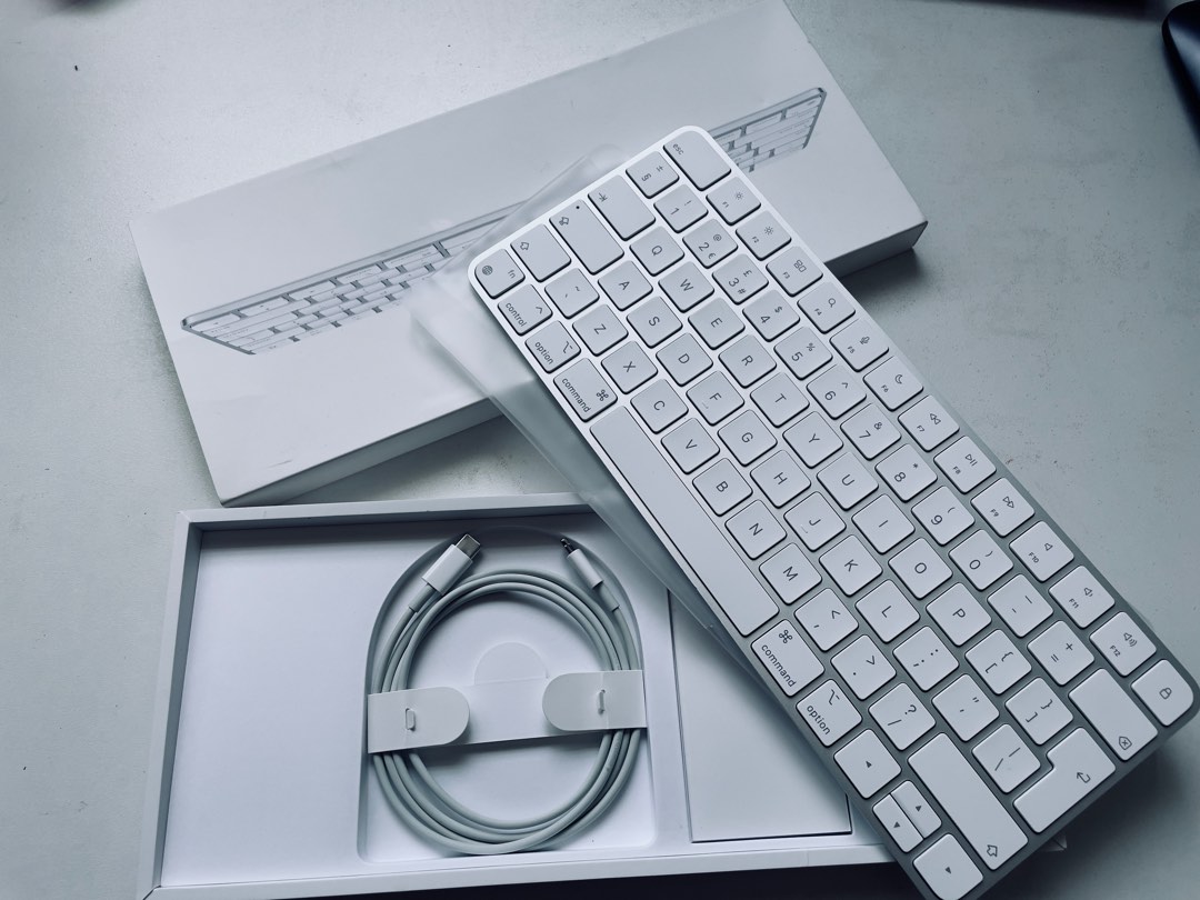 Apple Magic Keyboard (latest version), Computers & Tech, Parts ...