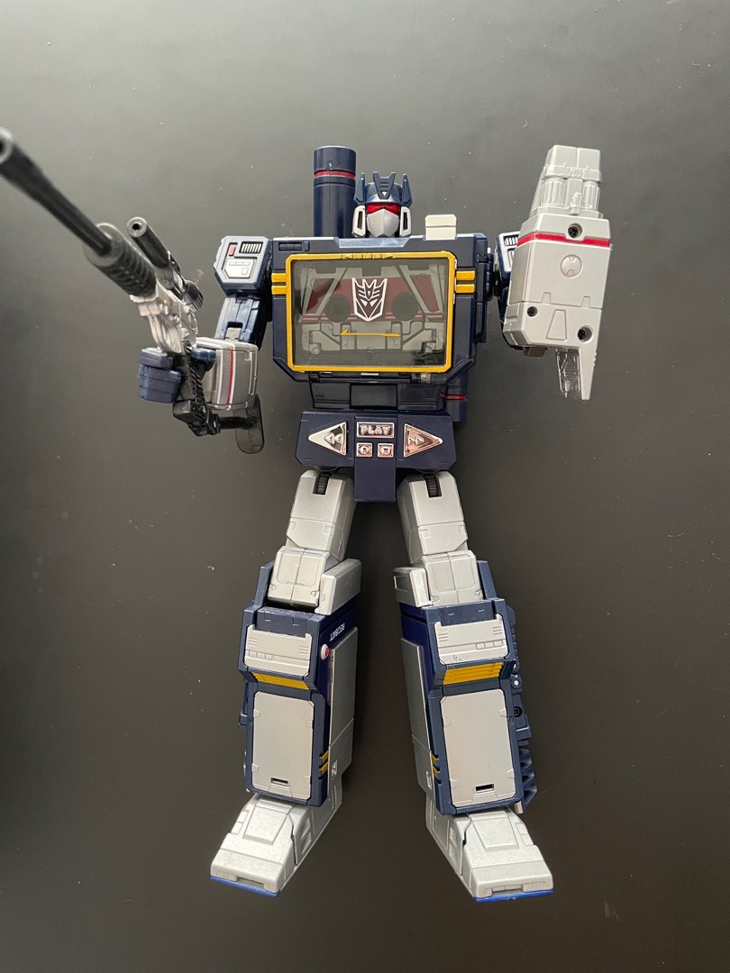 Authentic Transformers Masterpiece MP-13 SoundwaveTakaraTomy, Hobbies ...