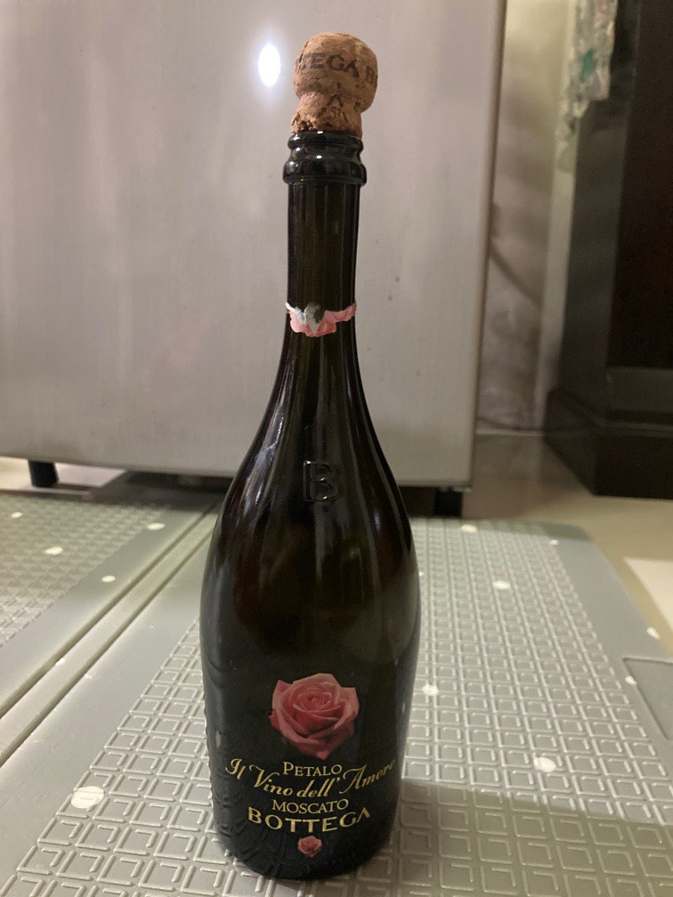 Botol Wine Kosong, Makanan & Minuman, Minuman Tidak Beralkohol di Carousell