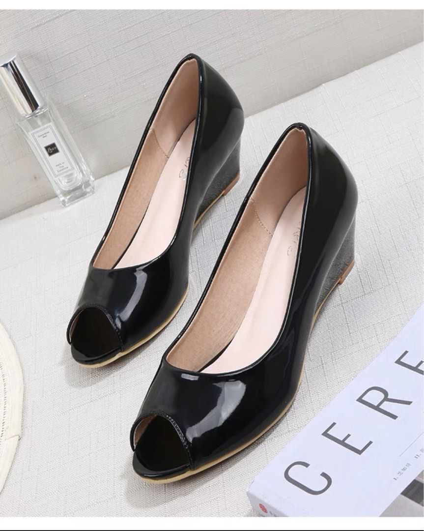 Brand New Low heels Shoe, Women's Fashion, Footwear, Heels on Carousell