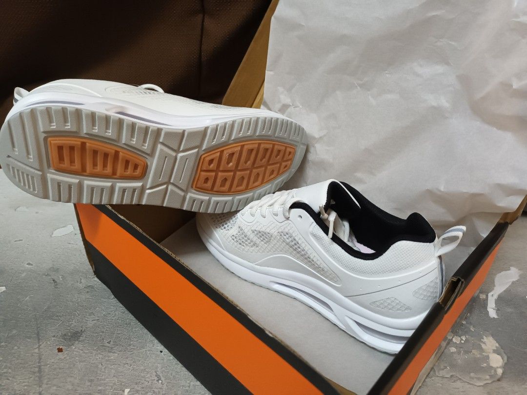 BRAND NEW WORLD BALANCE, Women's Fashion, Footwear, Sneakers on Carousell