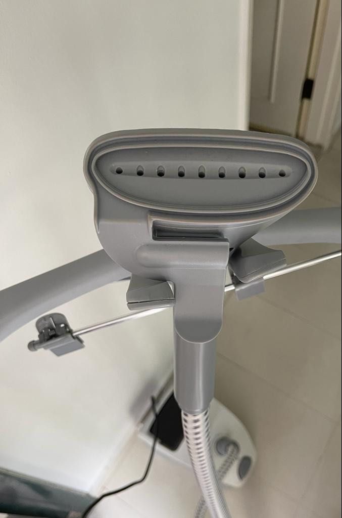 Connell standing iron/steamer, TV & Home Appliances, Irons & Steamers ...