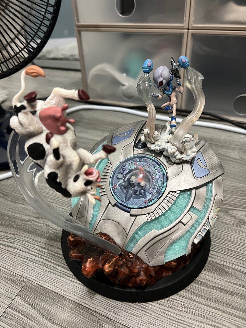 crypto and cow figurine from destroy all human, Video Gaming, Gaming ...