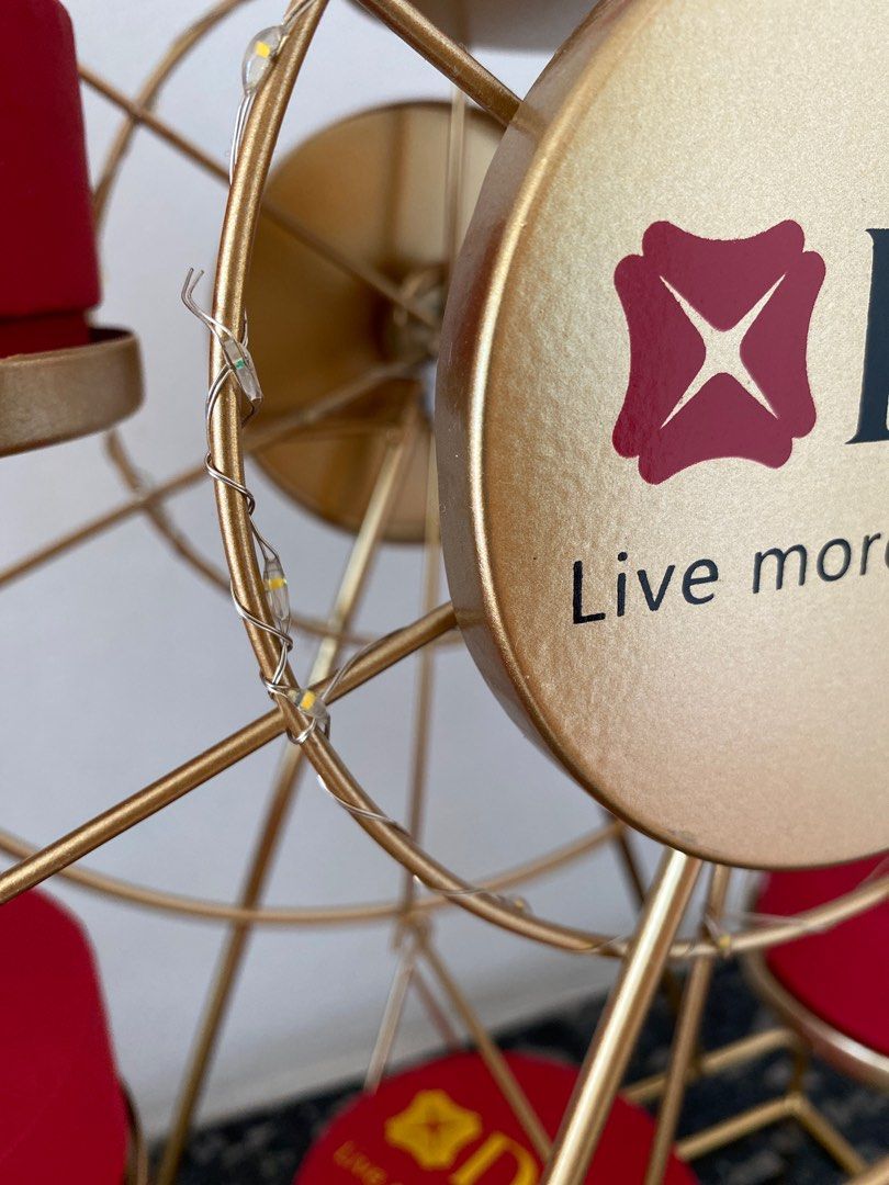 DBS gold Ferris wheel display mooncake box Chinese New Year lights ...