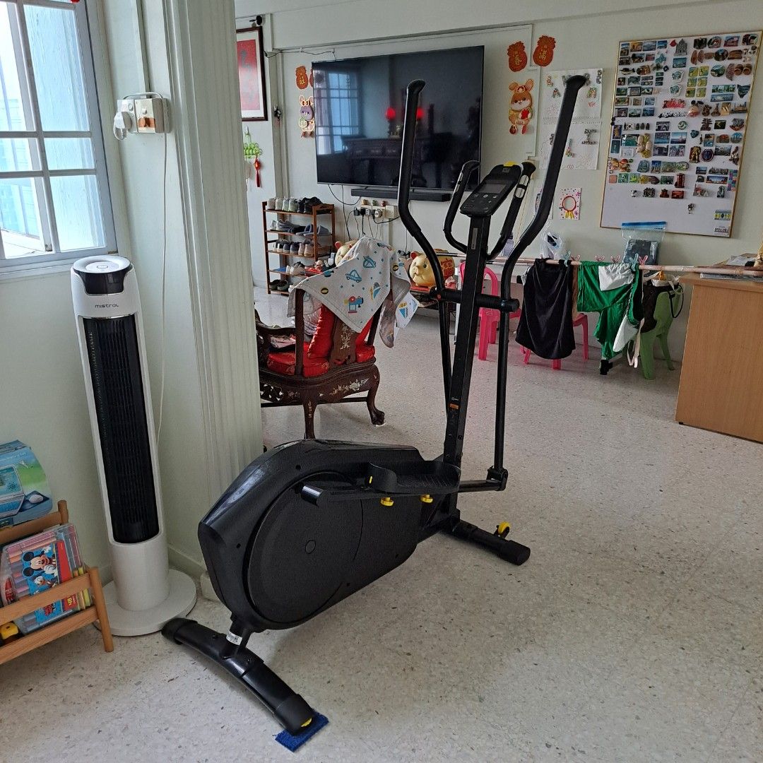 Domyos 520 Cross Trainer, Sports Equipment, Exercise & Fitness, Cardio ...