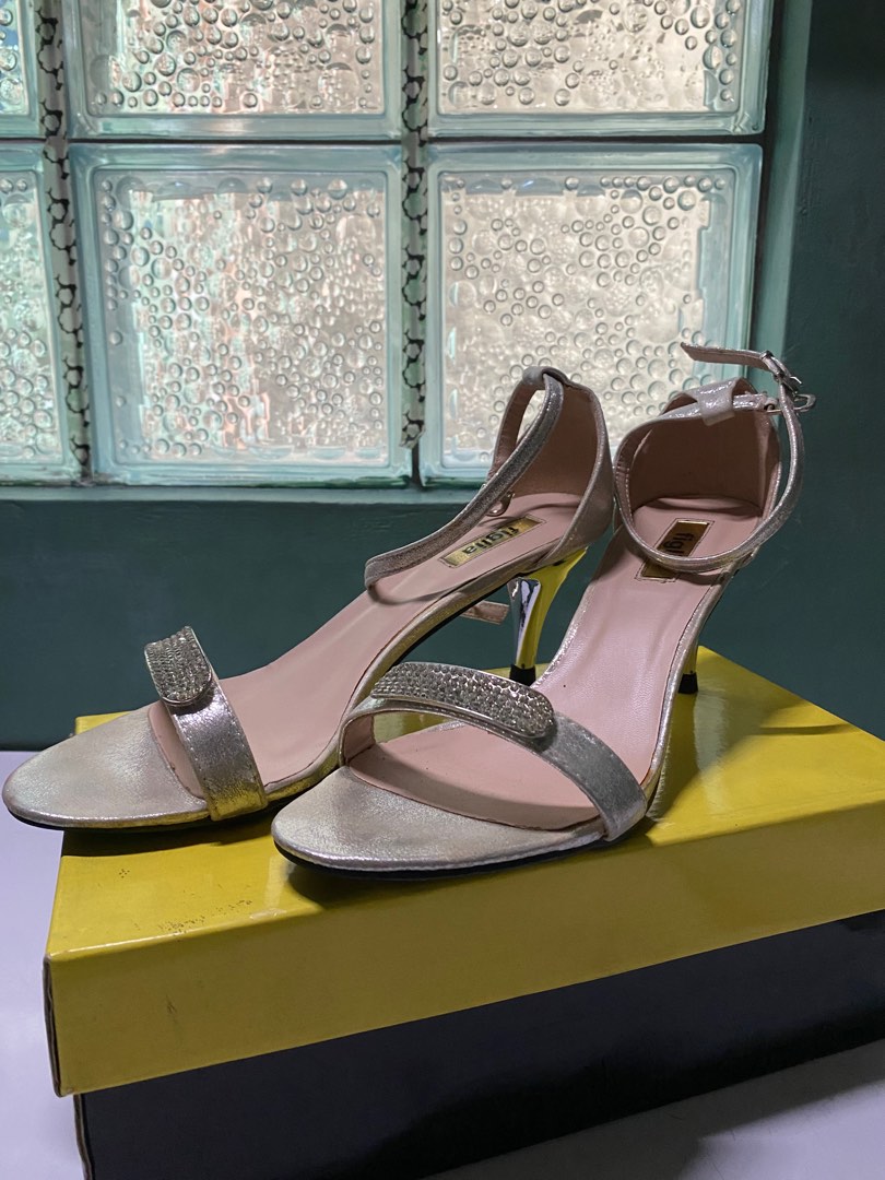 FIGLIA SILVER SHOES, Women's Fashion, Footwear, Heels on Carousell