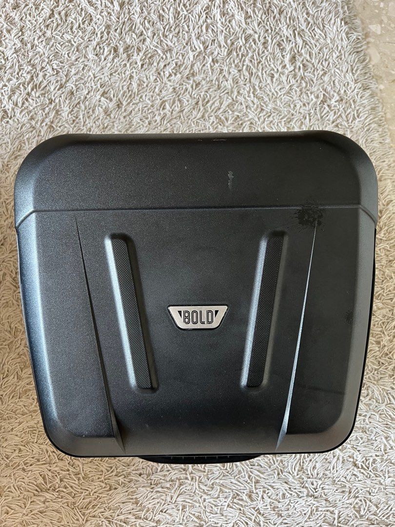 GIVI 32L motorcycle box, Motorcycles, Motorcycle Accessories on Carousell