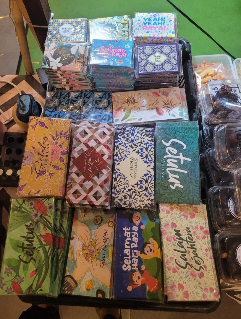 Kuih Kueh dan Sampul Duit Packet Raya, Food & Drinks, Packaged ...