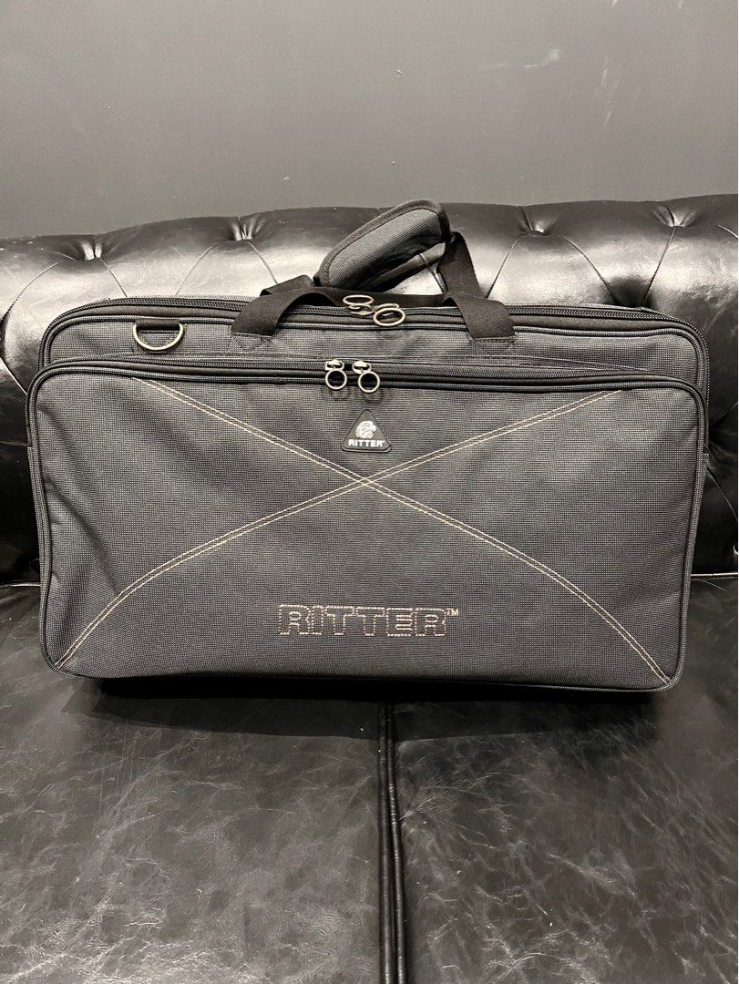 Line 6 Helix MultiFX & Ritter Case, Hobbies & Toys, Music & Media ...