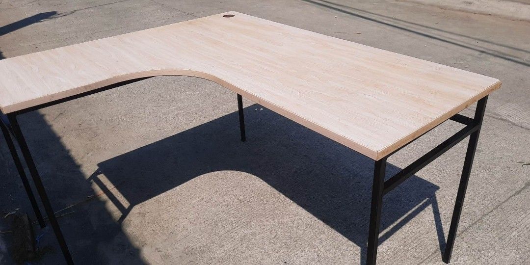 L-Type Computer Table on Carousell