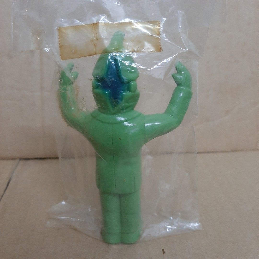 Marmit Zetton Alien Seijin Ultraman GID Event Limited Sofubi Soft Vinyl ...