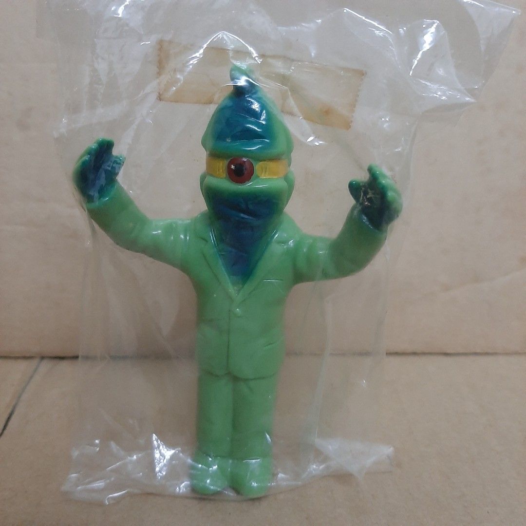 Marmit Zetton Alien Seijin Ultraman GID Event Limited Sofubi Soft Vinyl ...