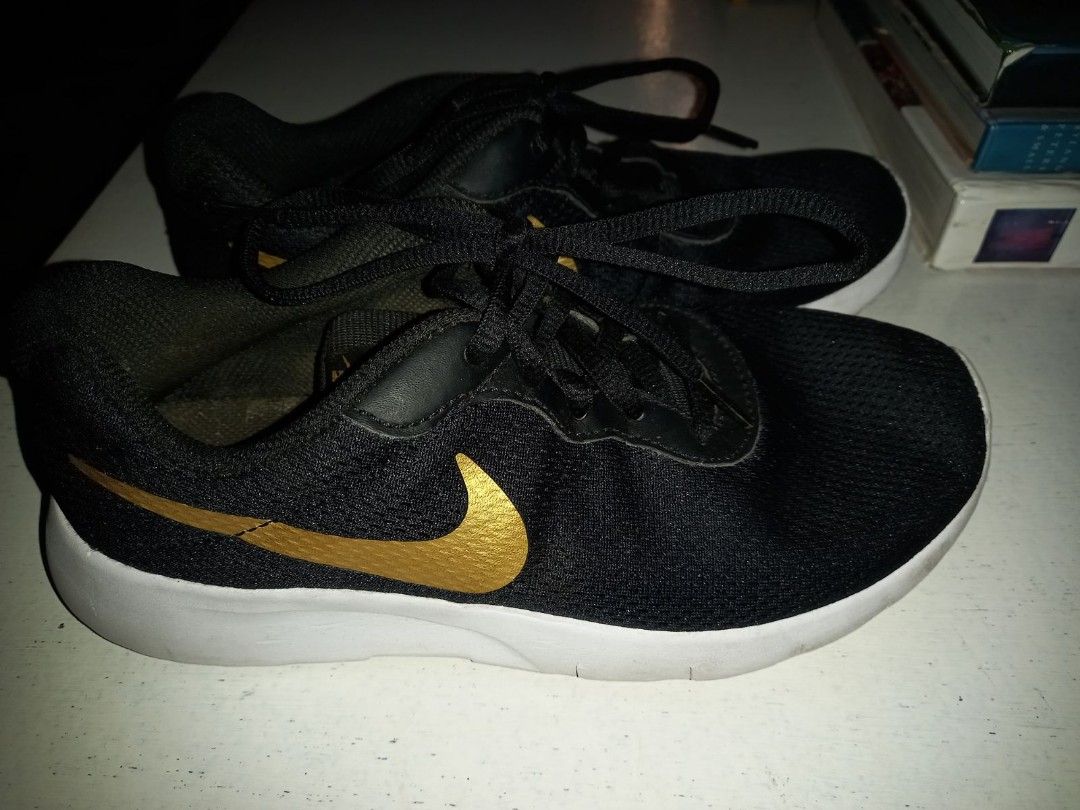 Nike girls rubbee shoes, Women's Fashion, Footwear, Sneakers on Carousell
