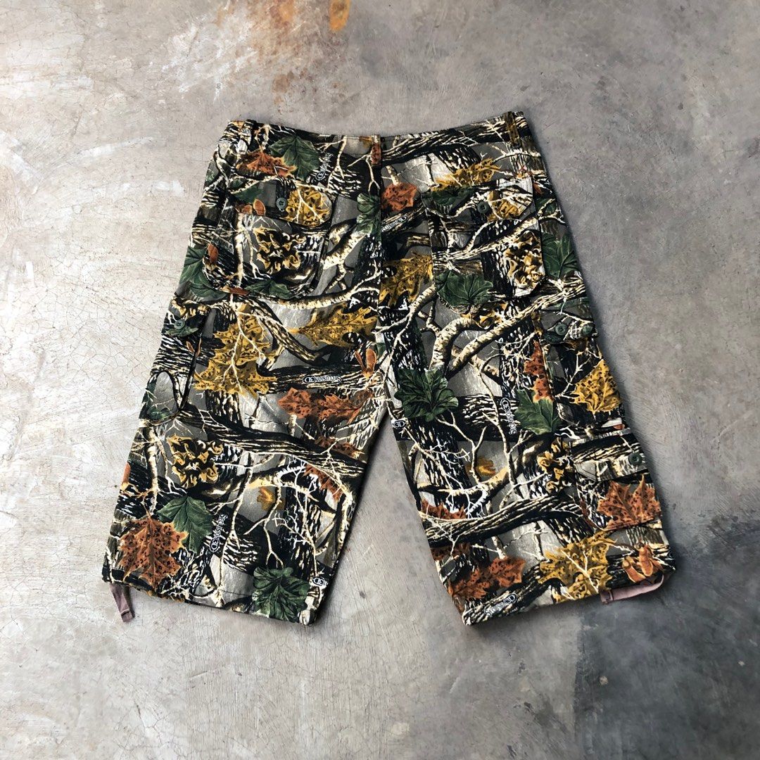 Realtree Camouflage Cargo Shorts, Fesyen Pria, Pakaian , Bawahan di Carousell