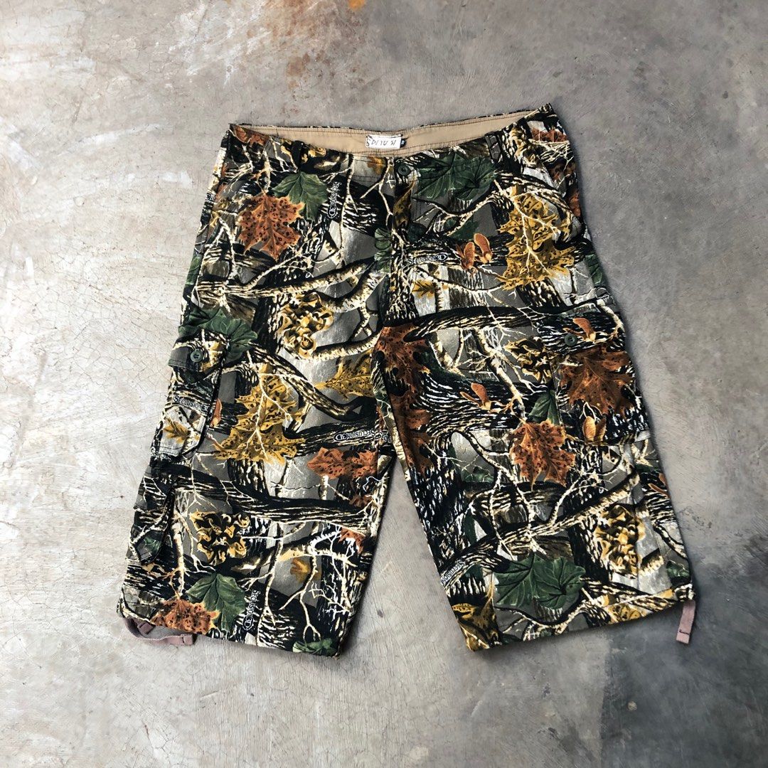 Realtree Camouflage Cargo Shorts, Fesyen Pria, Pakaian , Bawahan di Carousell