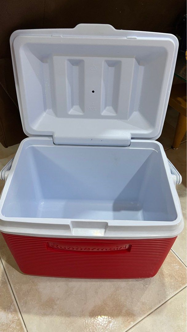 Rubbermaid Cooler Ice Box, Everything Else on Carousell