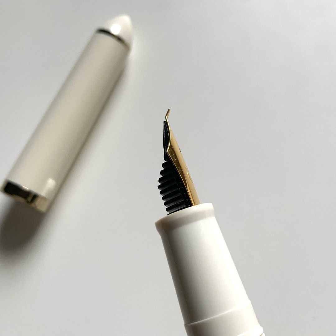 Sailor Fude de Mannen fountain pen, white, 40 degree fude nib on Carousell