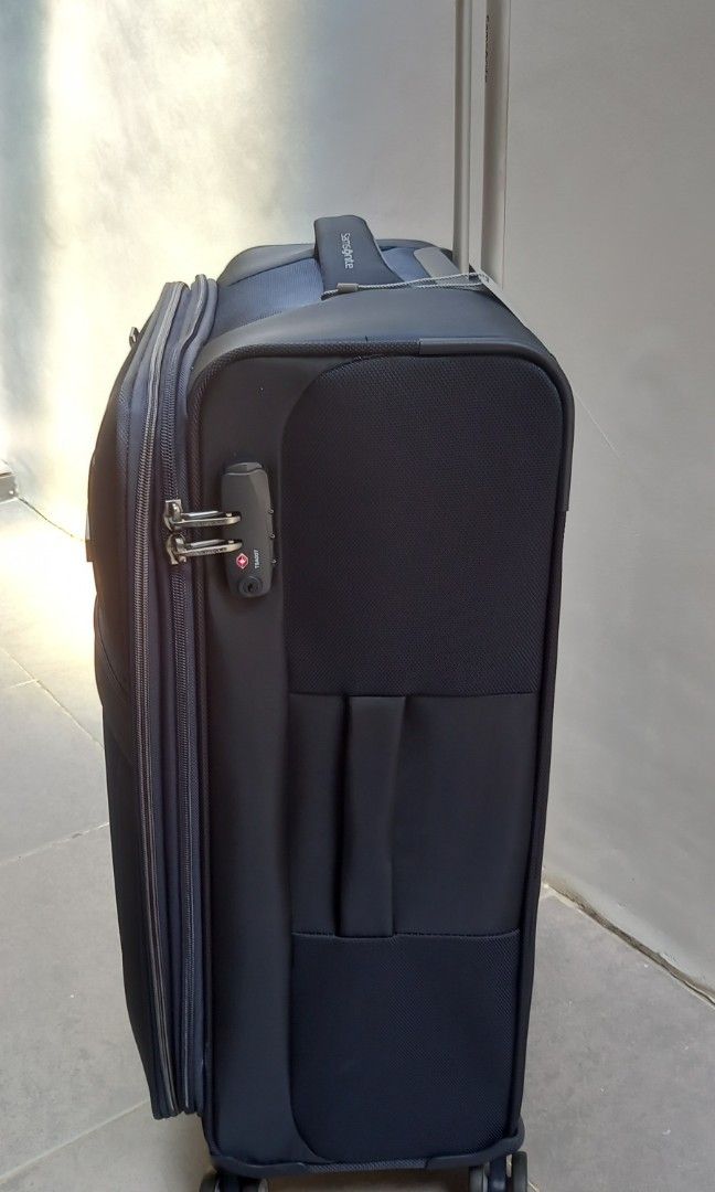 Samsonite Medium Luggage, Hobbies & Toys, Travel, Luggage on Carousell