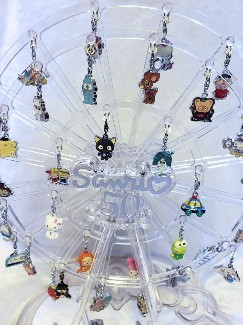 全新Sanrio 50週年吊飾手鏈摩天輪, 興趣及遊戲, 玩具 & 遊戲類 - Carousell