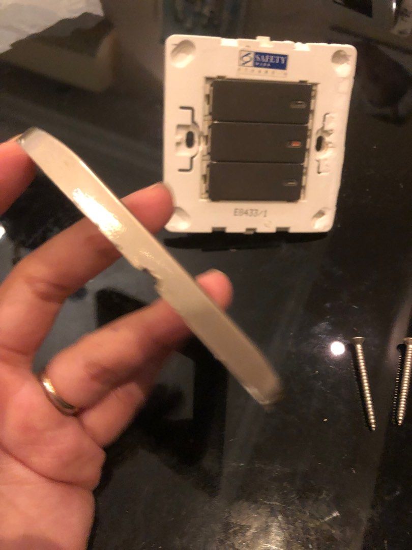 Schneider Electric Clipsal ZENcelo 3 gang flat switch with Onindicator ...