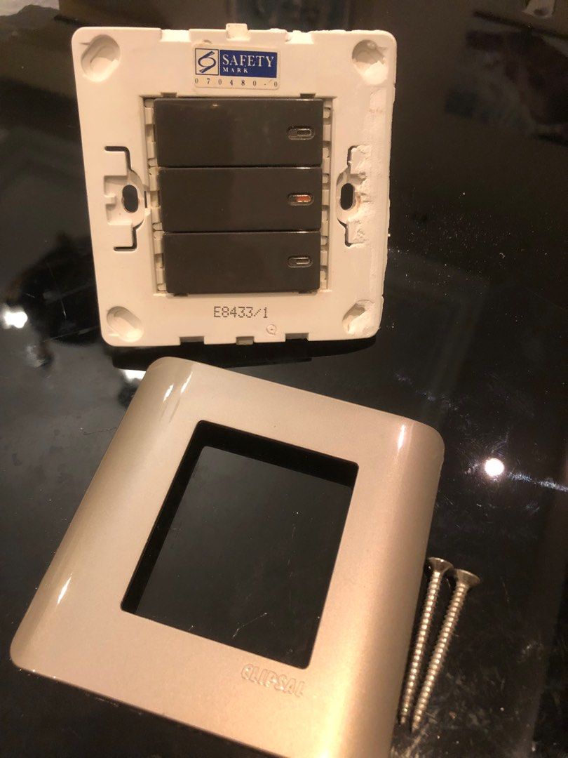 Schneider Electric Clipsal ZENcelo 3 gang flat switch with Onindicator ...