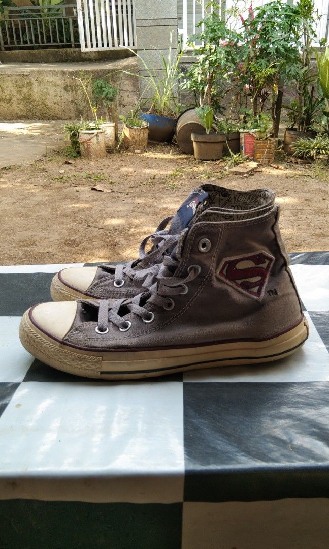 Sepatu Converse Superman, Fesyen Pria, Sepatu , Sneakers di Carousell