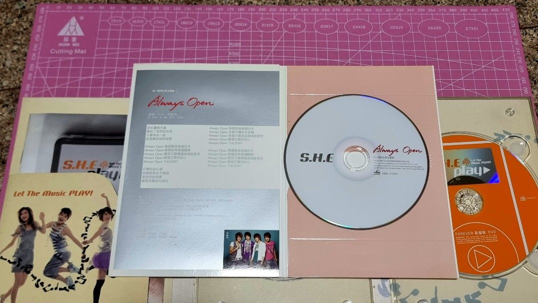 S.H.E Play - Let The Music Play! Original 3-Disc Set, Hobbies & Toys ...
