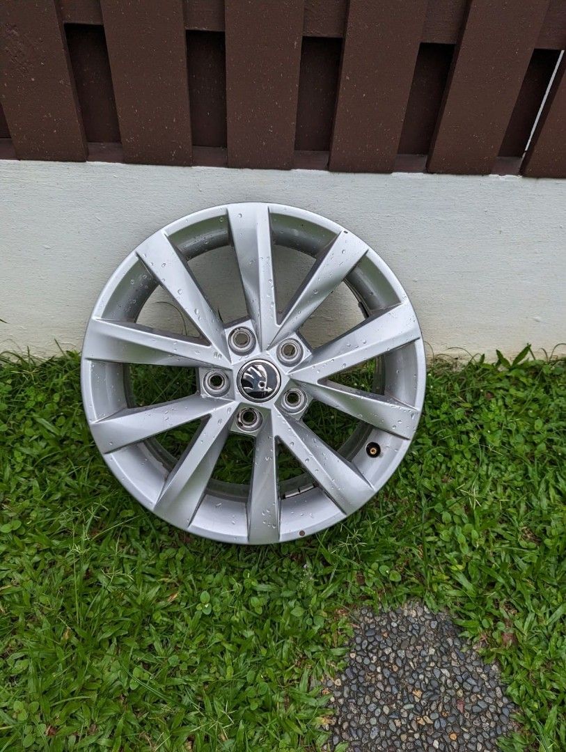 Skoda Octavia 16" Stock rims - Alcatras, Car Accessories, Tyres & Rims on Carousell