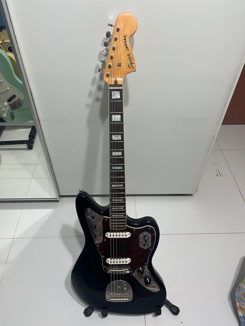 Squier Jaguar classic vibe 70s, Hobbies & Toys, Music & Media, Musical ...