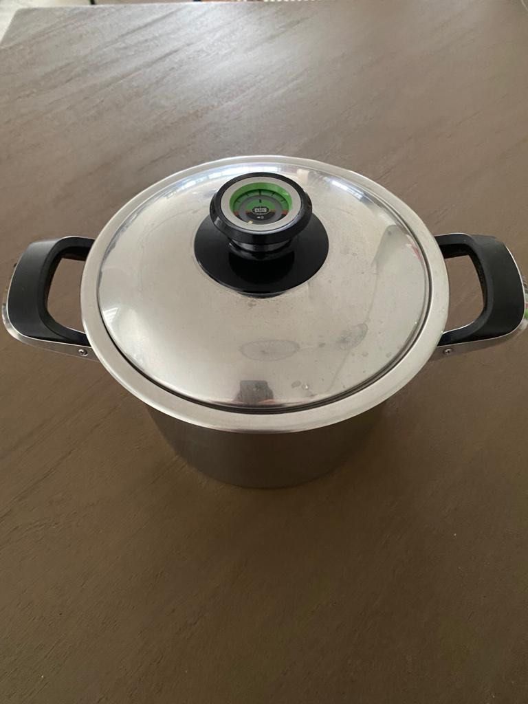 AMC Stainless Steel Pot, Furniture & Home Living, Kitchenware ...