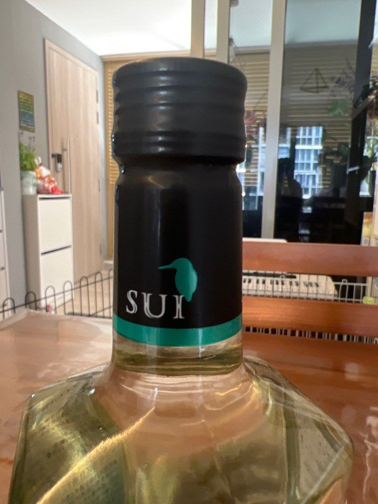 Suntory Gin - SUI, Food & Drinks, Alcoholic Beverages on Carousell