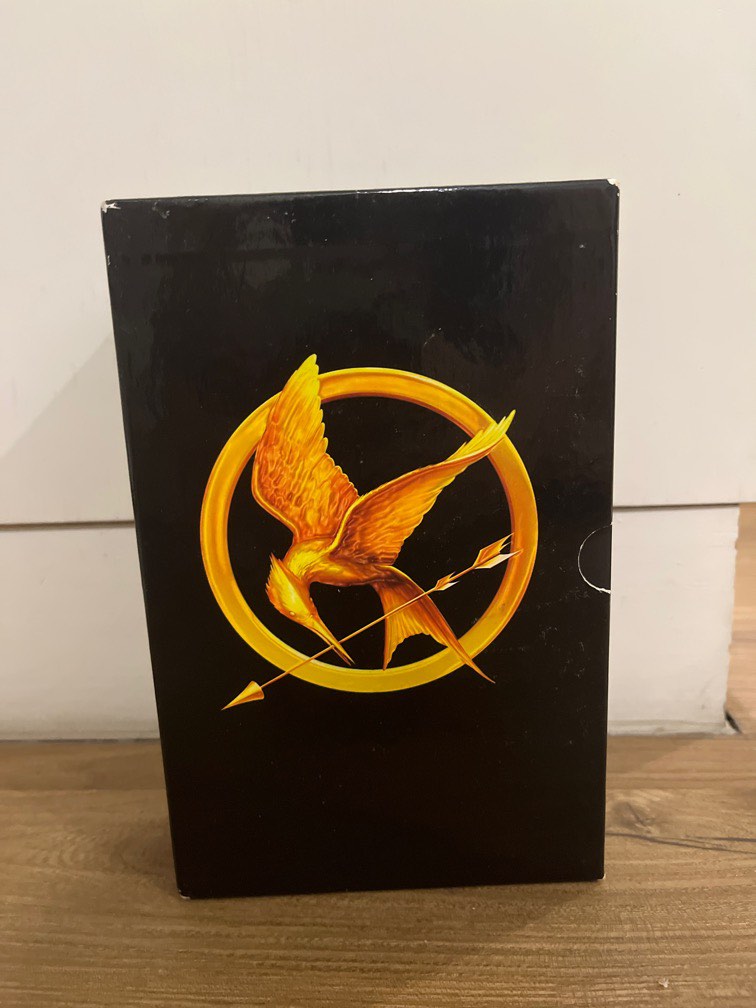 The Hunger Games (set), Hobbies & Toys, Books & Magazines, Fiction ...