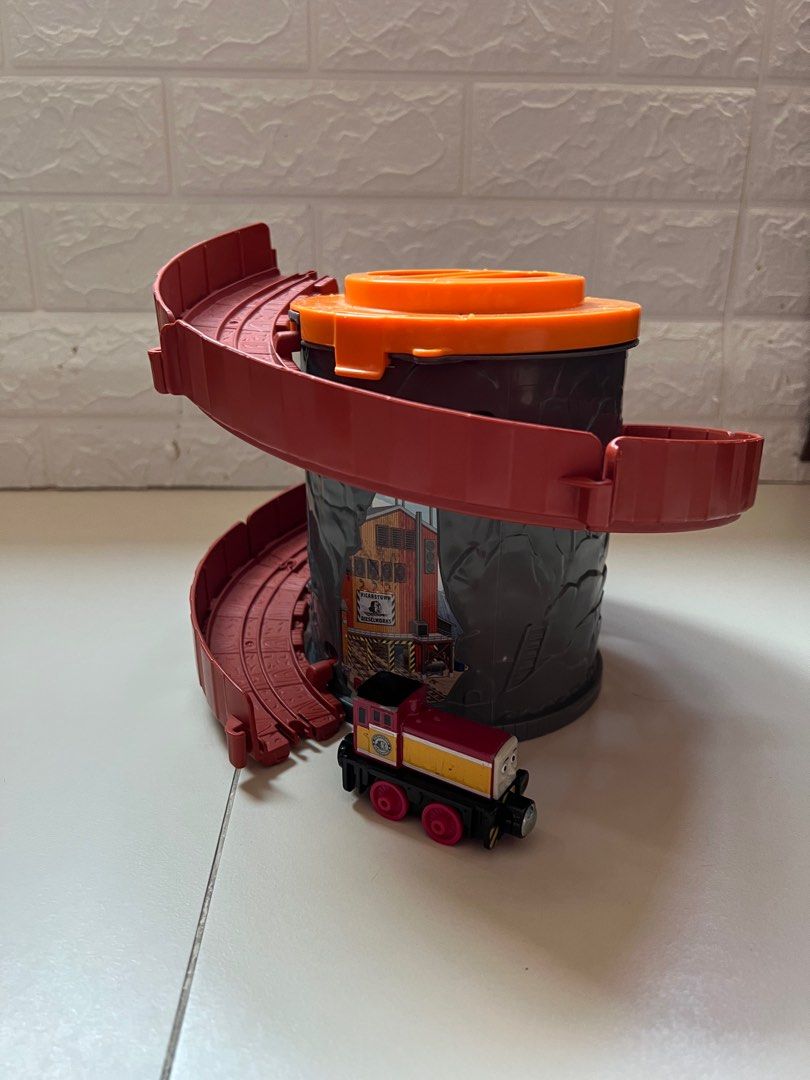 Thomas and Friends Take-n-Play Portable Railway Spiral Tower Tracks ...