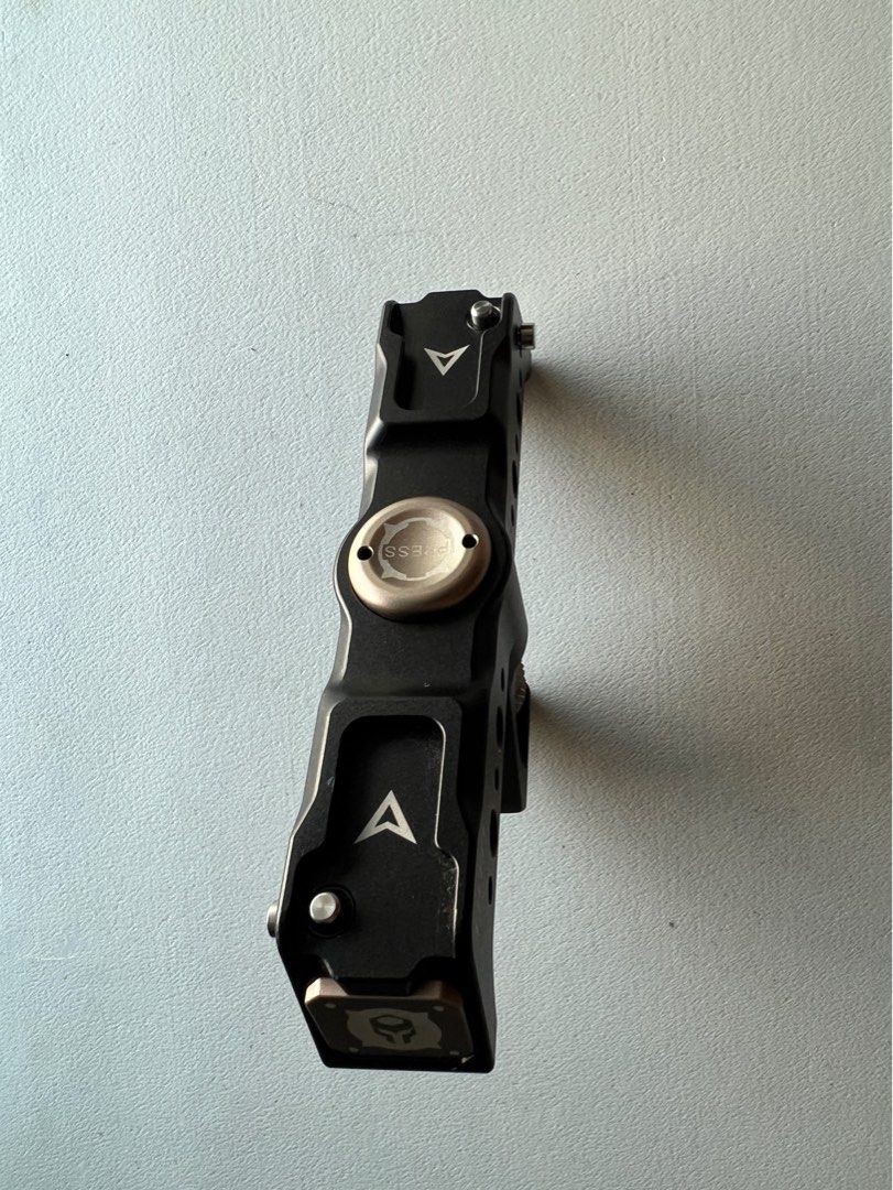 Tilta rotatable top handle and red Komodo top plate, Photography, Video ...