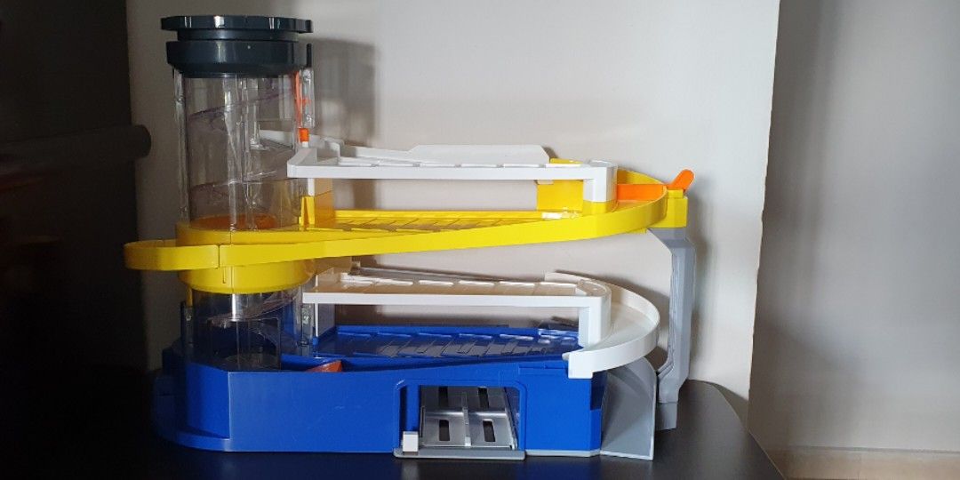 Tomica parking building, Hobbies & Toys, Toys & Games on Carousell