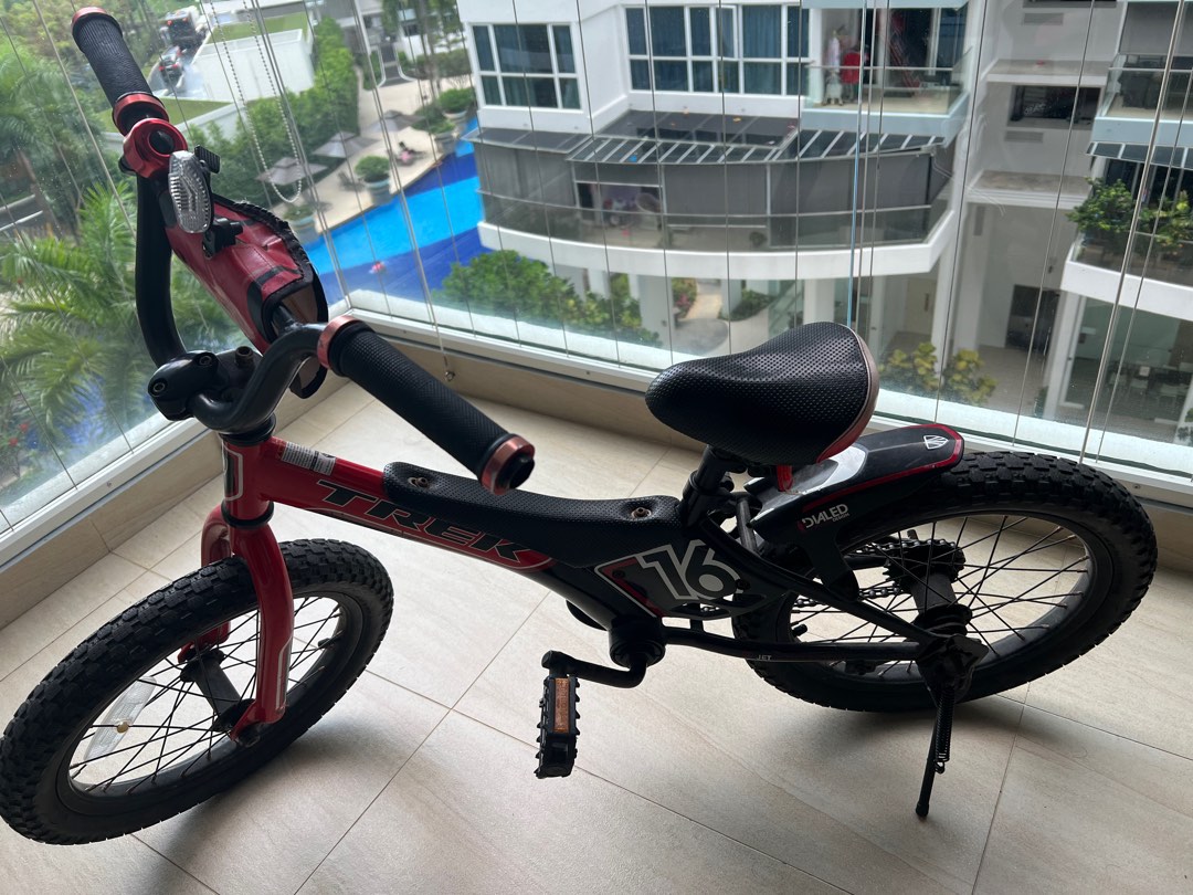 Trek Jet 16inch, Sports Equipment, Bicycles & Parts, Bicycles on Carousell