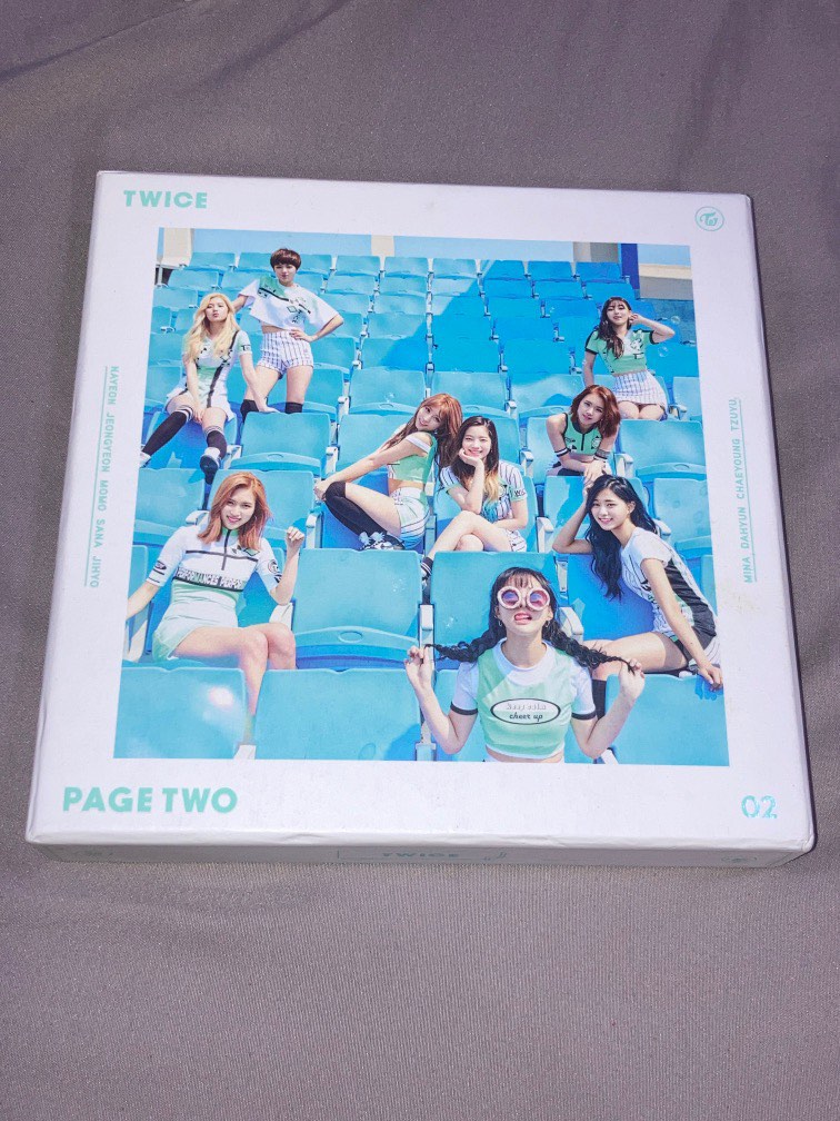 Twice Cheer Up 專輯寫真 書籍、休閒與玩具 收藏、紀念品 K Pop在旋轉拍賣