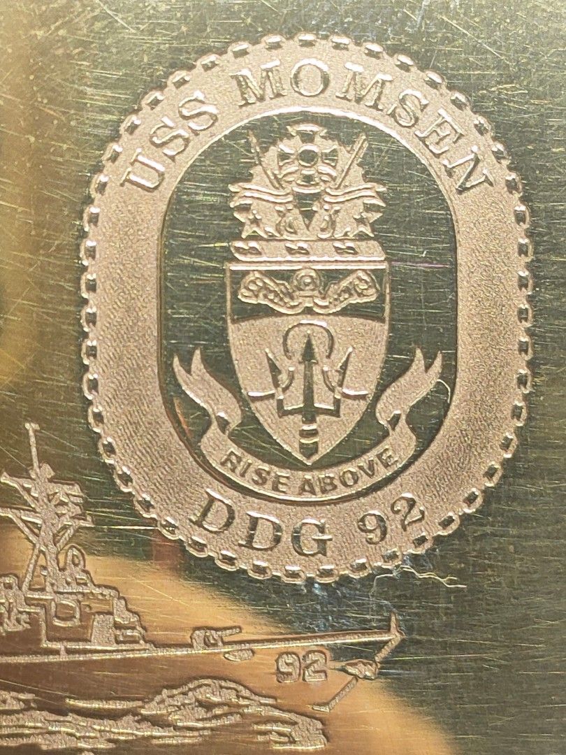 USS MOMSEN DDG-92 ZIPPO NAVY, Hobbies & Toys, Collectibles ...