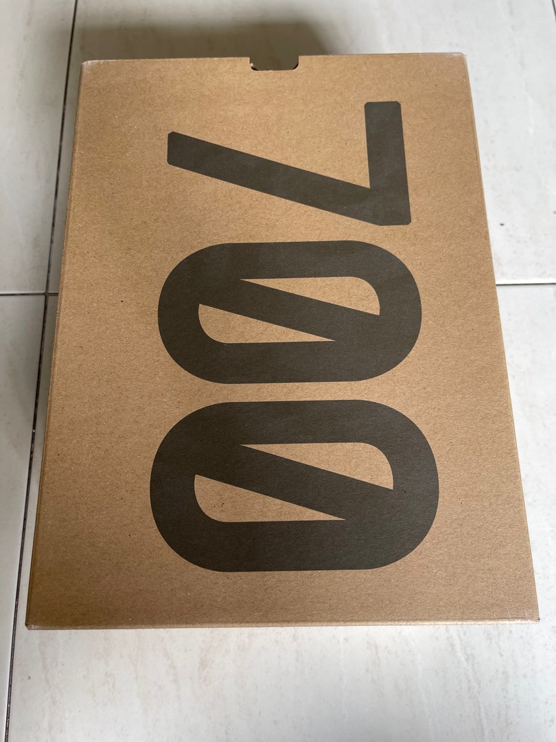 Yeezy 700 Empty Shoes Box, Men's Fashion, Footwear, Shoe inserts ...