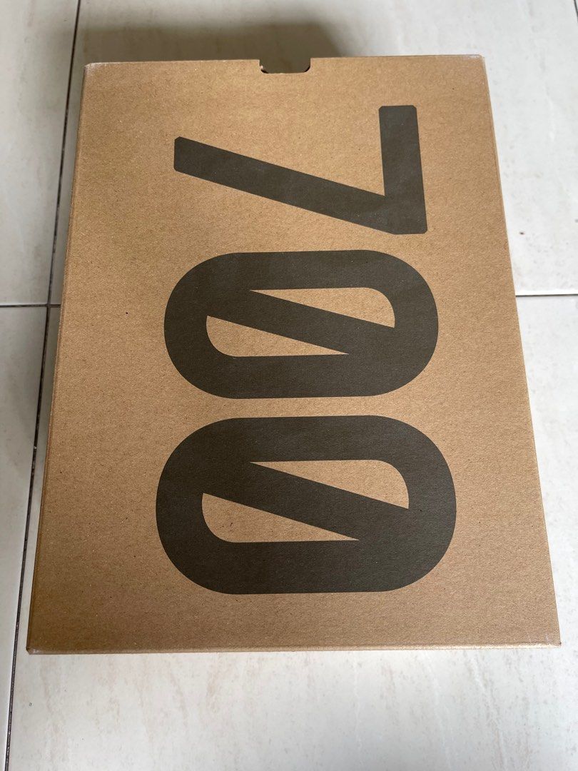 Yeezy 700 Empty Shoes Box, Men's Fashion, Footwear, Shoe inserts ...