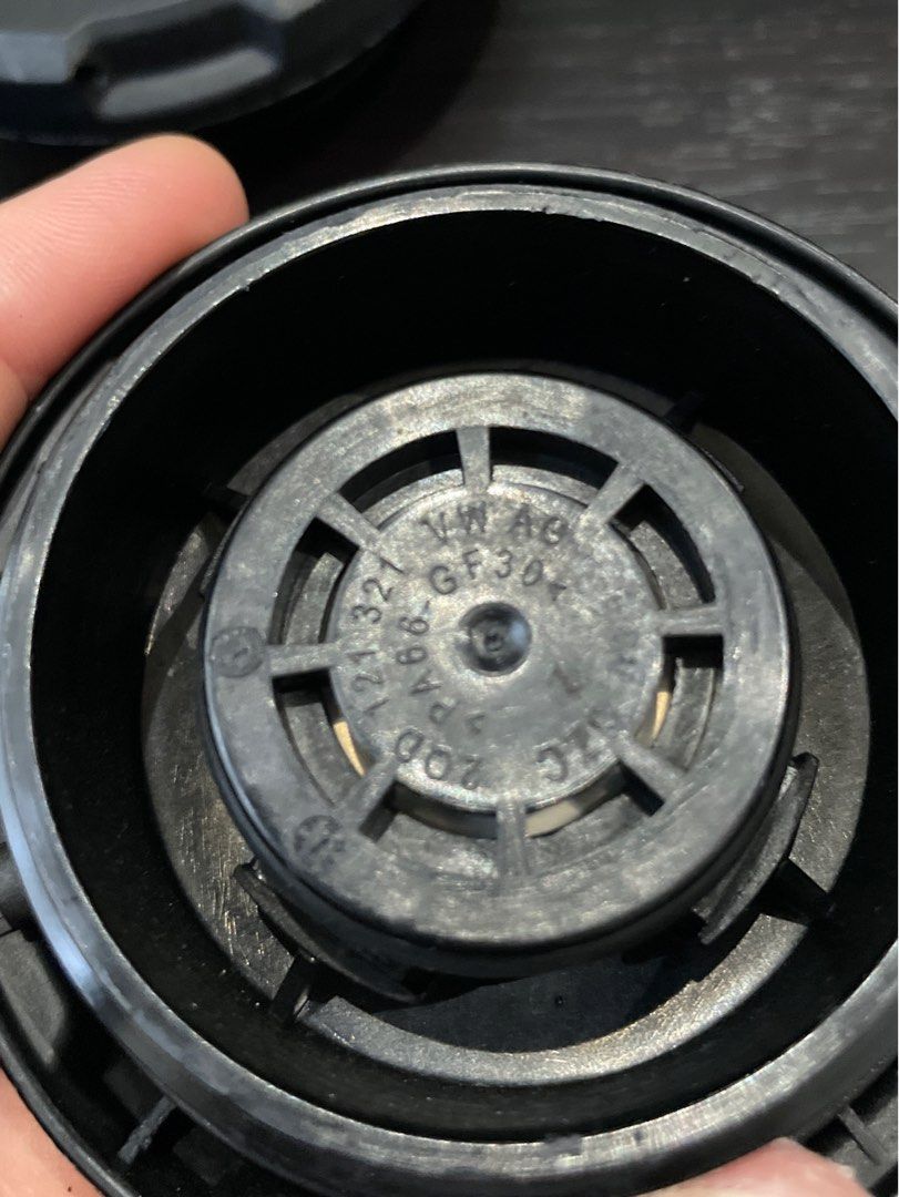 2QD121321 New Black Plastic Radiator Coolant Expansion Water Tank Cap ...